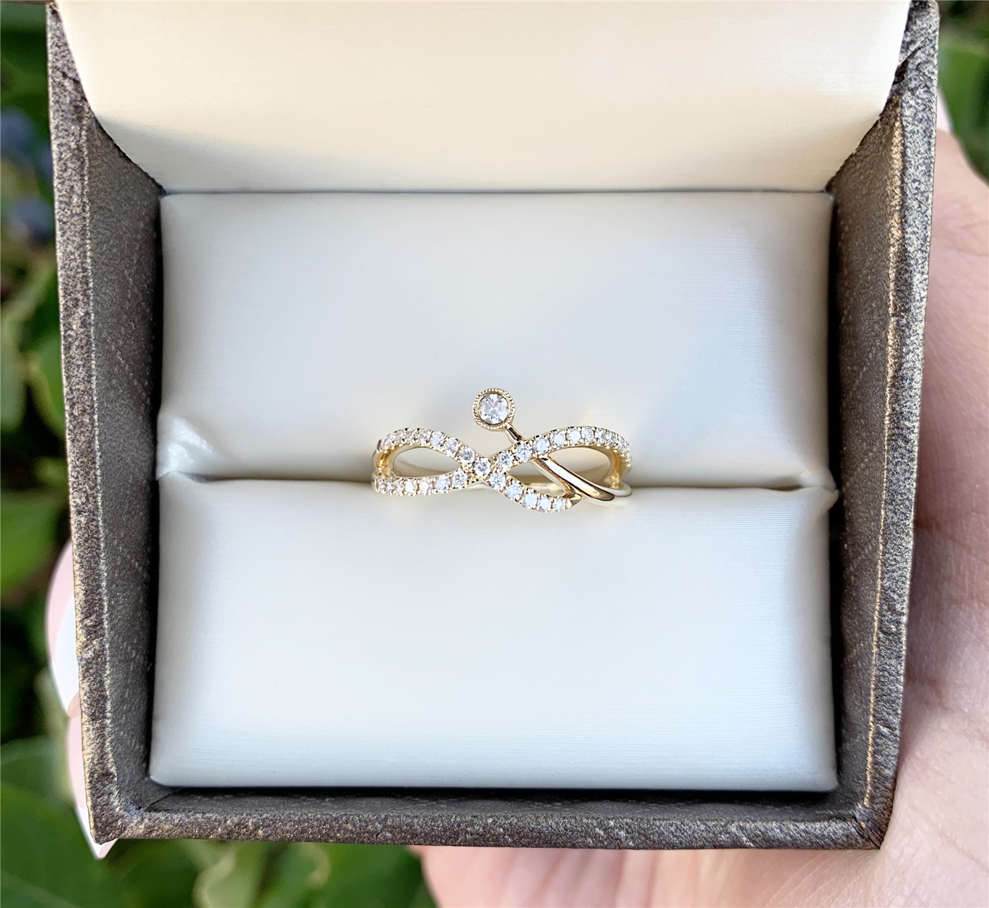 14k Yellow Gold & .25ctw Twist Diamond Ring